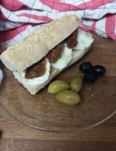 Panuozzo Napoletanomit Käse und Oregano – Little Kitchen and More